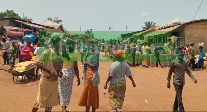 Direct-Gouecké, berceau d’Ebola : le marché grouille de monde… – Africa ...