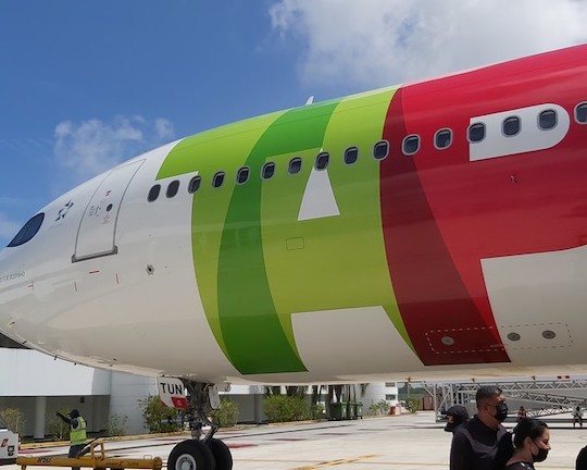 Drame à l’aéroport de Conakry : Les pilotes de TAP Air Portugal sur la ...