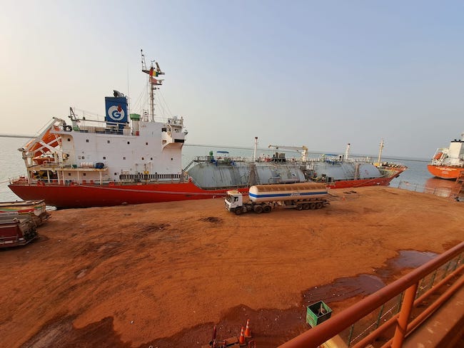 Gaz domestique : le tout premier butanier accoste à Conakry… – Africa ...