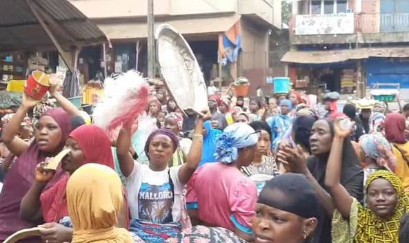 Ratoma : Des femmes manifestent au marché Enco 5… – Africa Guinee