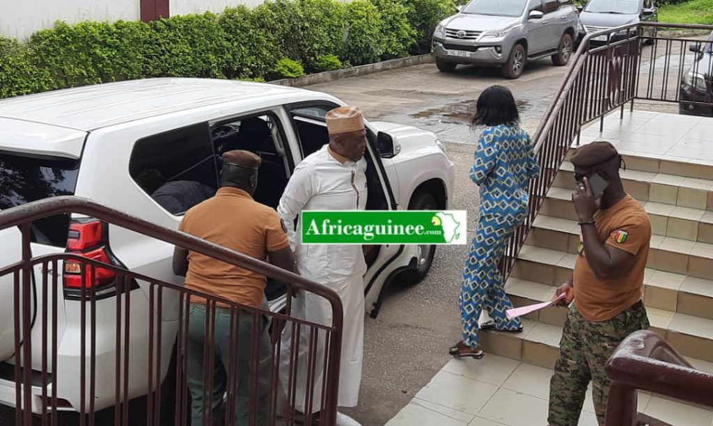 En direct : Les premières images de l’arrivée de Damaro à la Crief ...