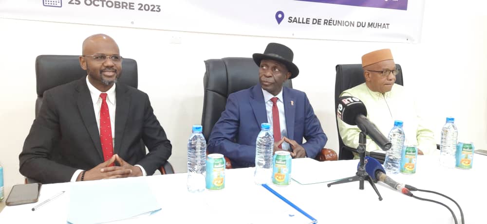 Guinée : Le Gouvernement signe un contrat de collaboration avec la Banque de Développement ...