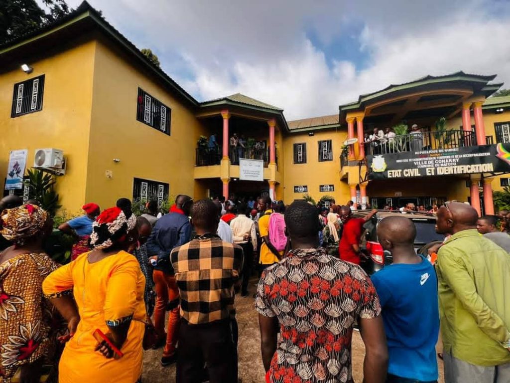 État Civil de Matoto: La galère des candidats au concours de ...