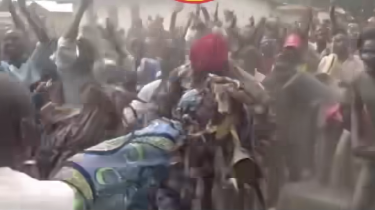 Faux, cette vidéo ne montre pas le colonel Claude Pivi en train de ...