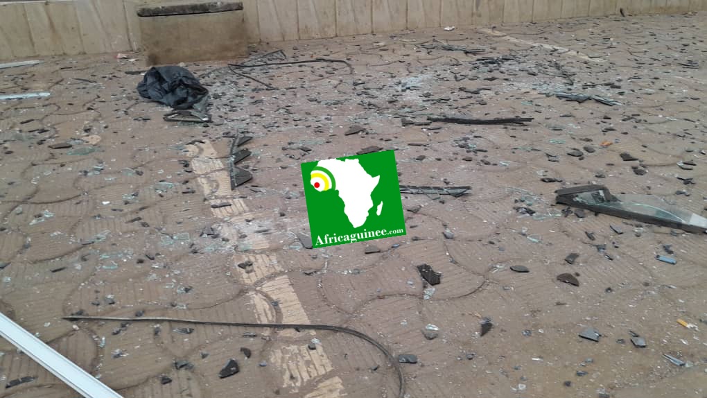 Kaloum : Des images impressionnantes d’un immeuble soufflé par l ...