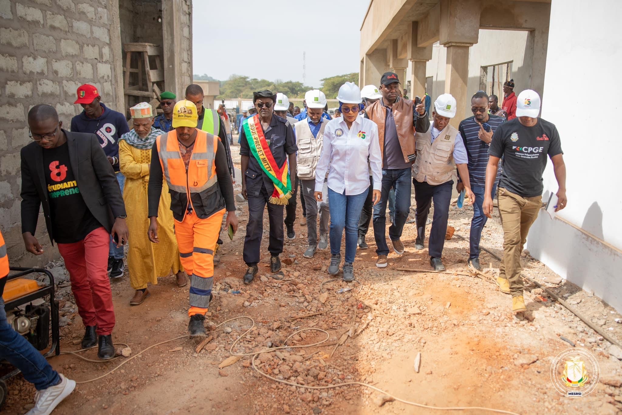 Enseignement Supérieur : Dre Diaka Sidibé visite le vaste chantier des ...