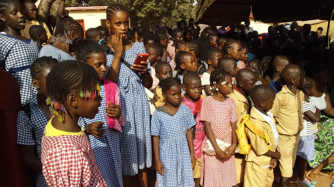 Boké : L’école élémentaire Hadja M’mah Camara fait peau neuve grâce à ...