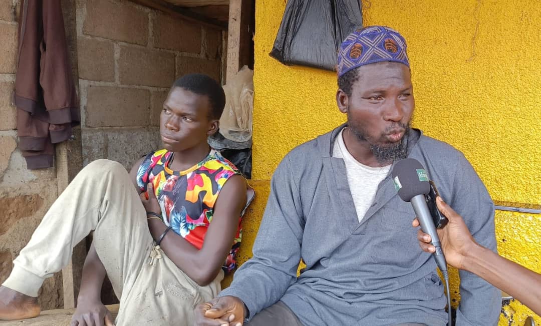 Amadou Oury Diallo, handicapé, excelle dans la cordonnerie : « Il ne ...