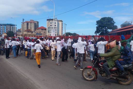 Alerte-info : Des manifestants « pro-CNRD » dans la rue à Kaloum ...