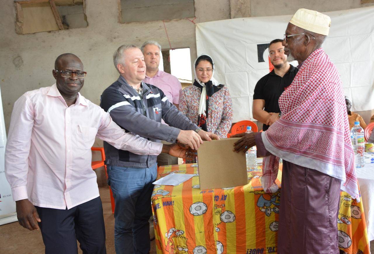 Conakry : RUSAL-CBK offre des matériaux de construction à une mosquée ...