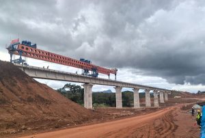 Simandou, construction du chemin de fer TransGuinéen : Chris Aitchison ...
