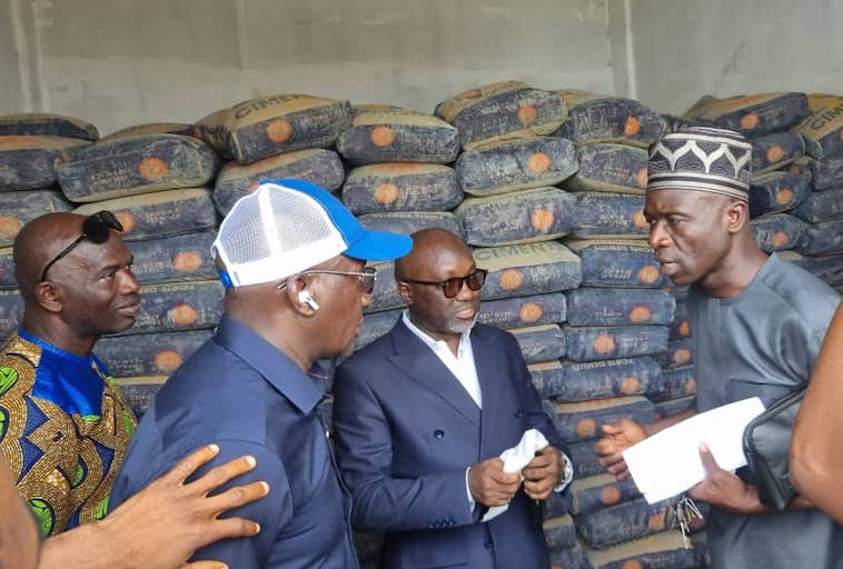 RSE: La société GI Ciment soutient les sinistrés de Matoto avec un don de 35 tonnes de ciment ...