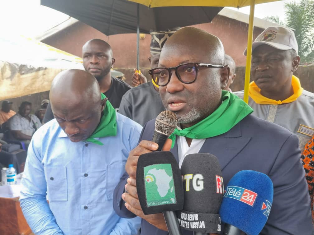 Accès à l’eau potable : La Société GI Ciment offre un forage aux habitants de Kagbélen Plateau ...