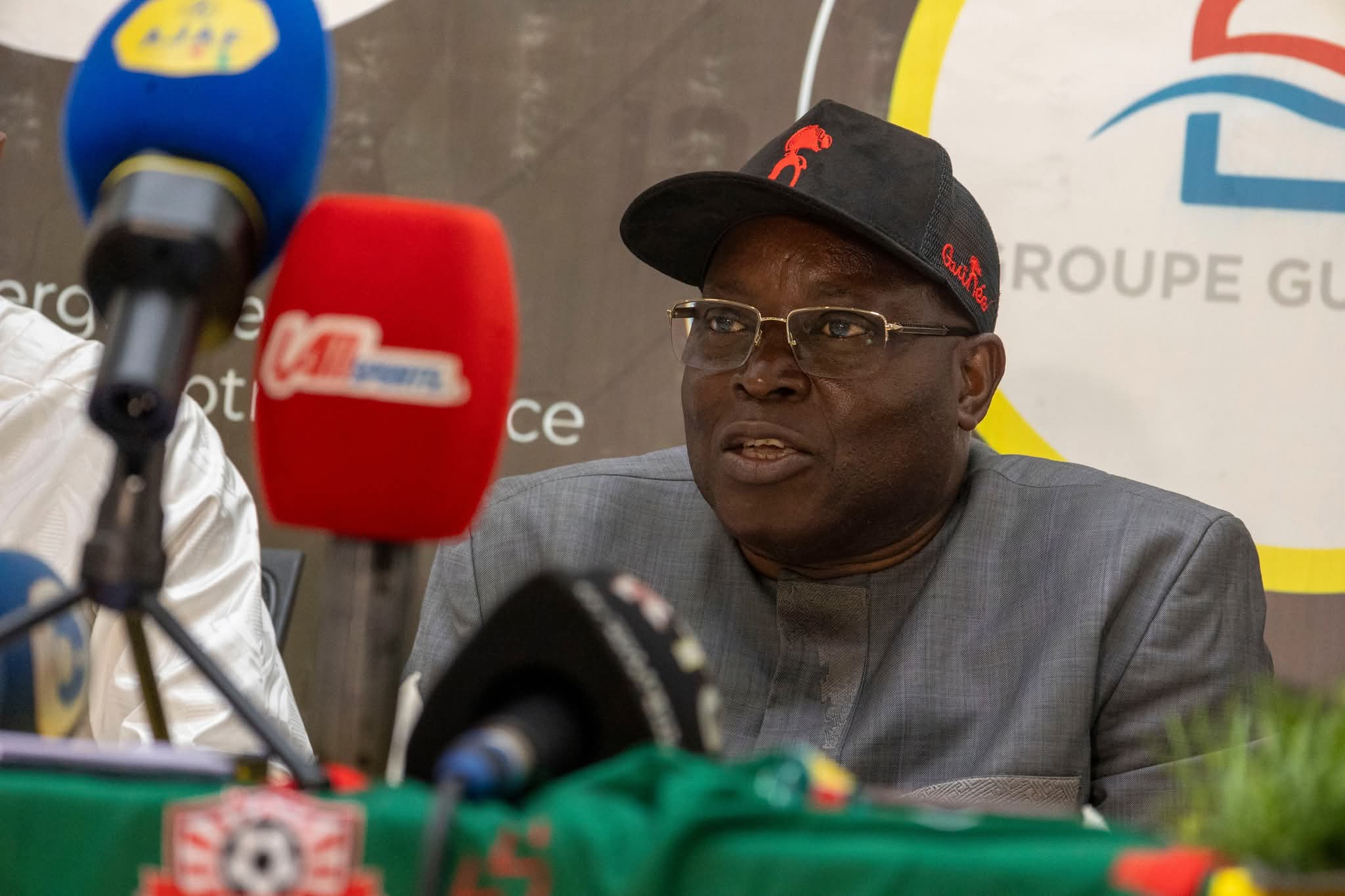 Ligue 1 et arbitrage : Guicopres offre un important lot d’équipements à ...