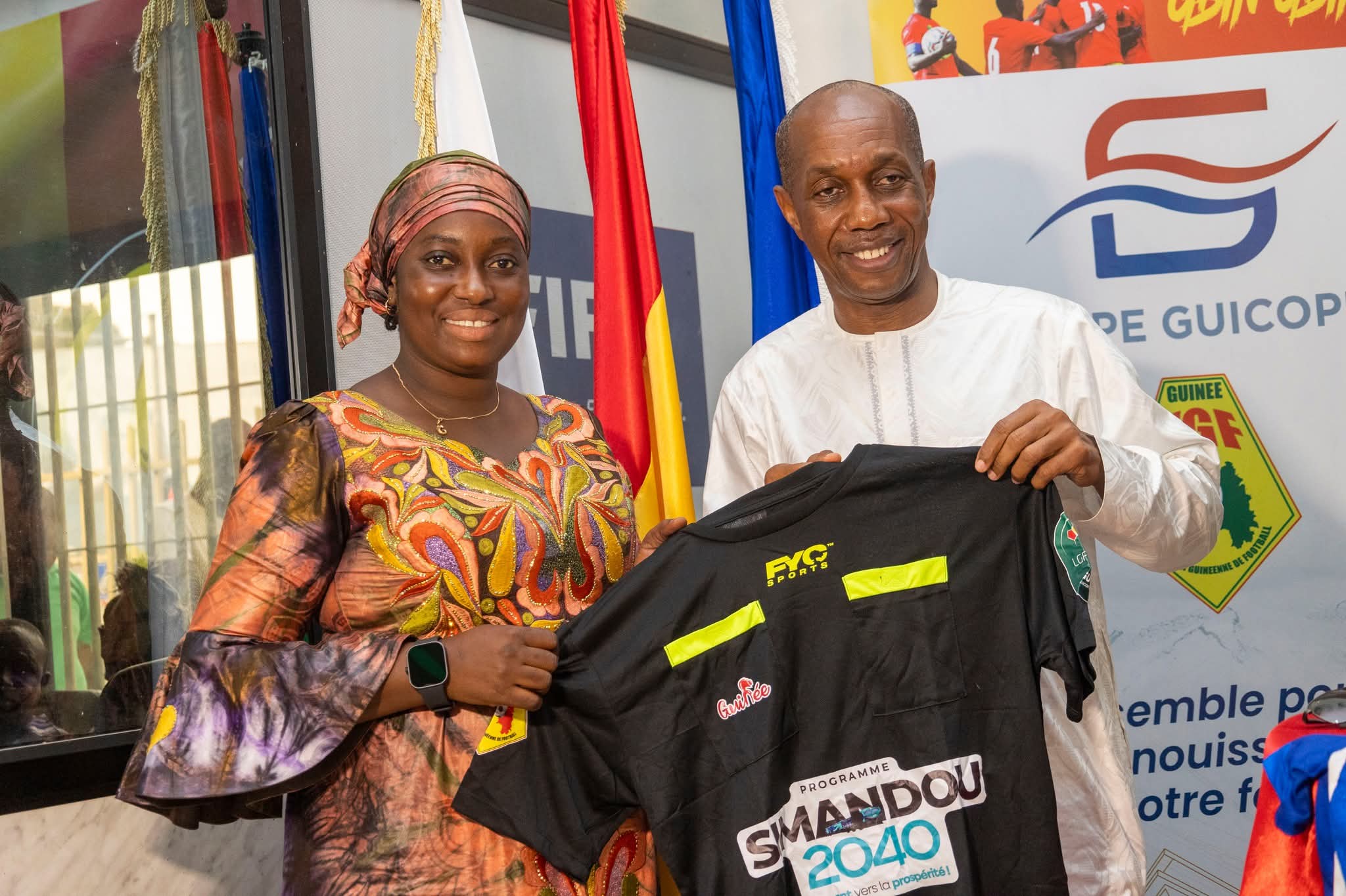 Ligue 1 et arbitrage : Guicopres offre un important lot d’équipements à ...