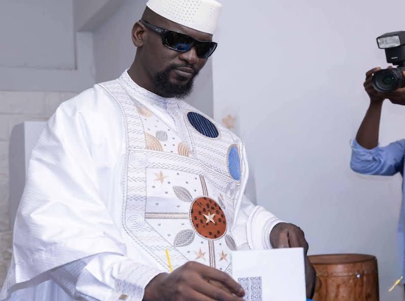 Présidentielle: Mamadi Doumbouya appelle à un vote dans « la paix, la ...